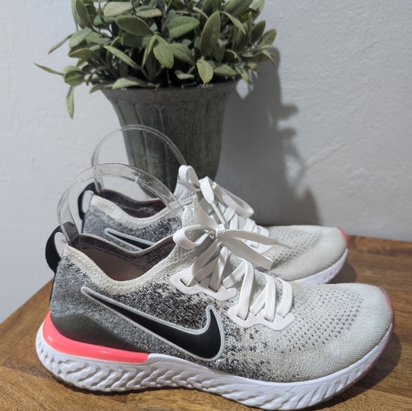 Nike | Shoes | Nike Epic React Flyknit 2 Womens Size 85 Running Shoes ...